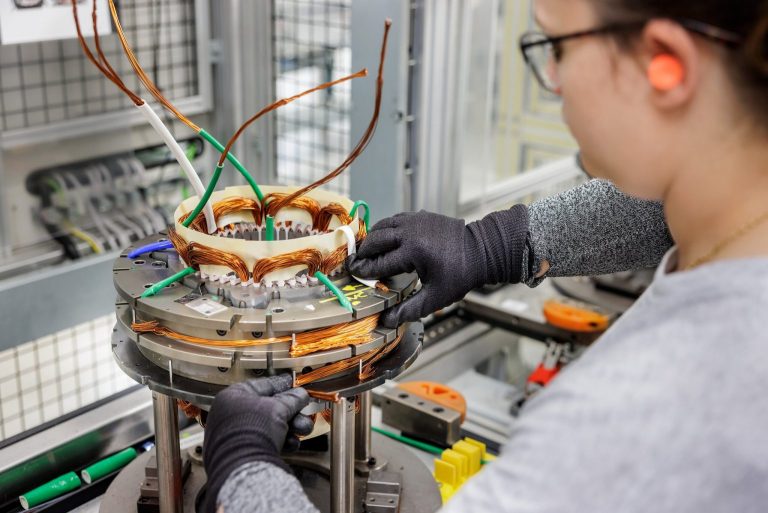 High Efficiency 800V Electric Motor Coming From Renault