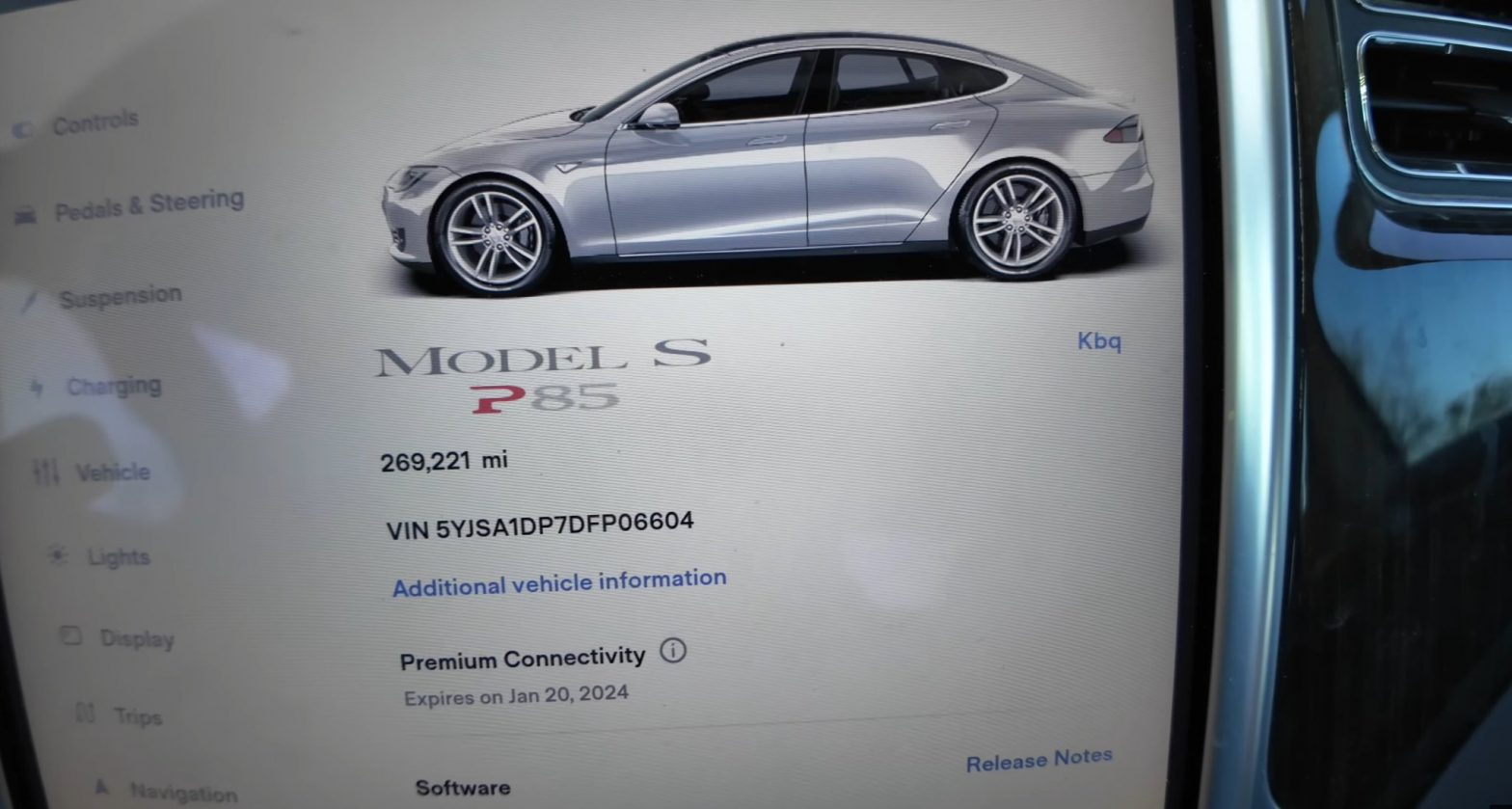 Over 90% of battery health in 11-year-old Tesla Model S P85